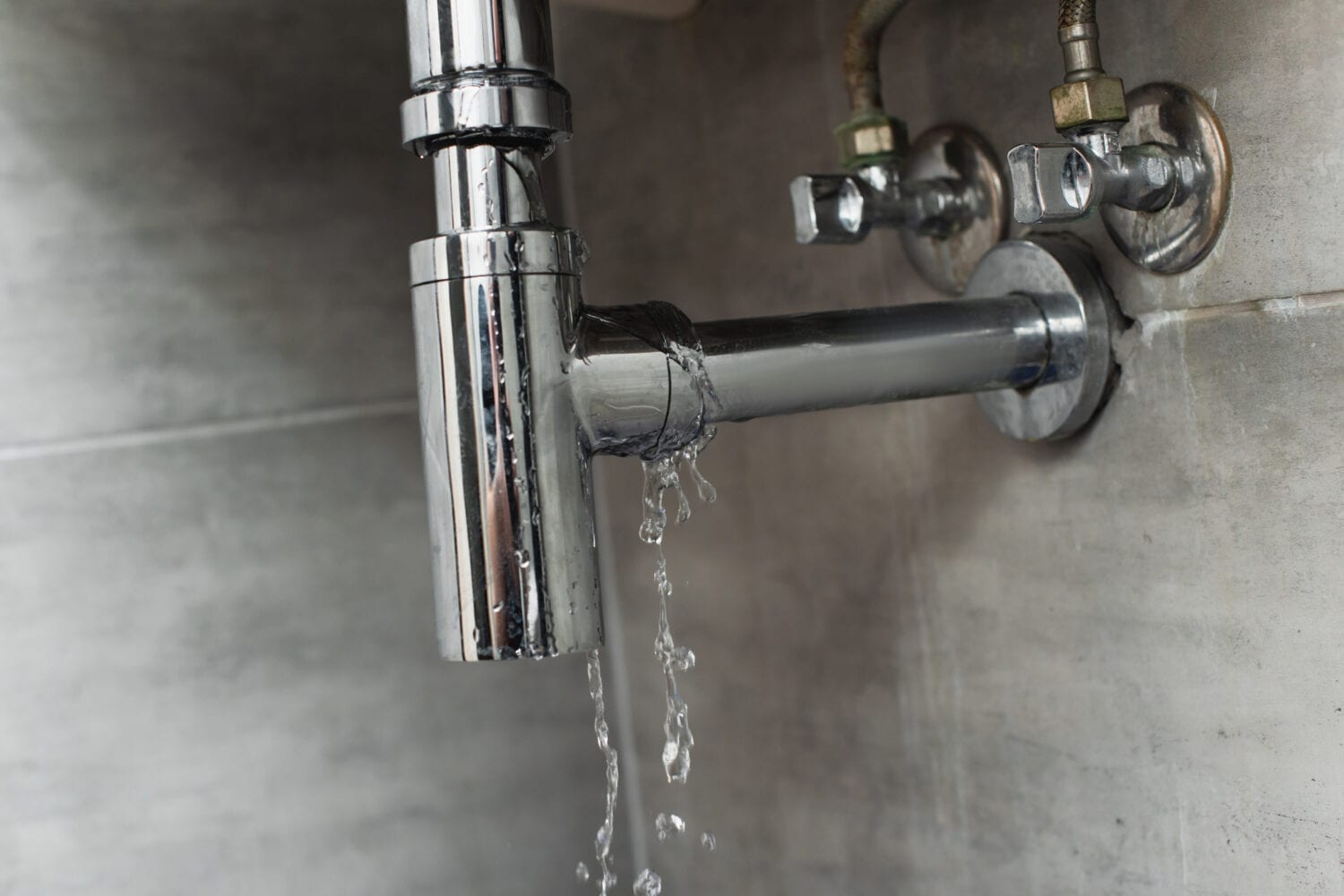 Signs That Show You Have A Water Leak | PIC Plumbing Services | San ...